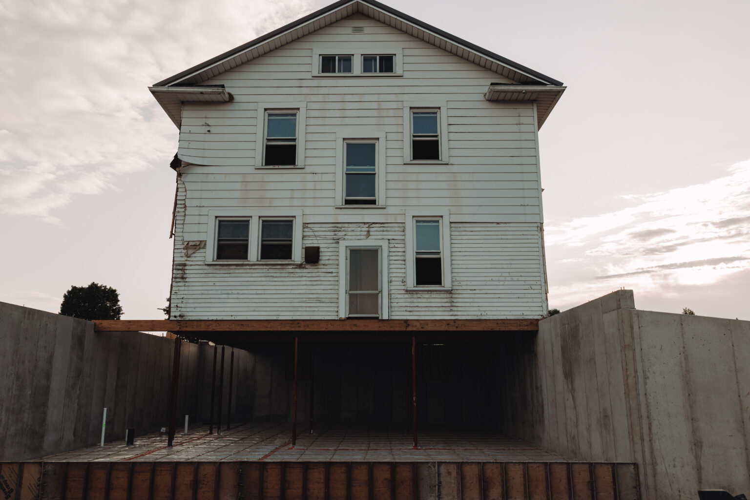 The Allen farmhouse has officially landed! - allenfarmsohio.com